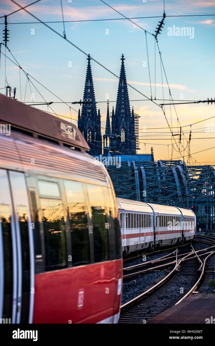 Train on the tracks in front of the Hohenzollern Bridge, Cologne Deutz ...