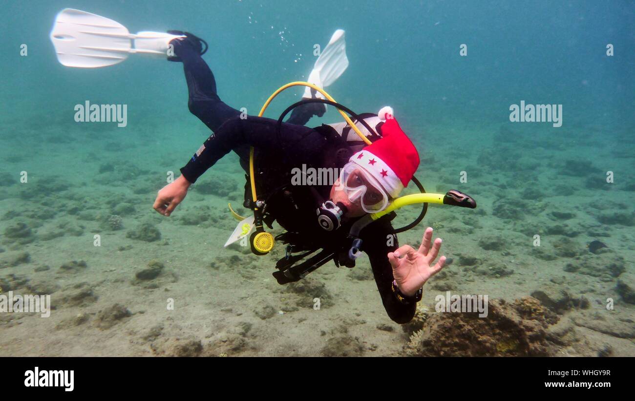 Diver ok sign hi-res stock photography and images - Alamy