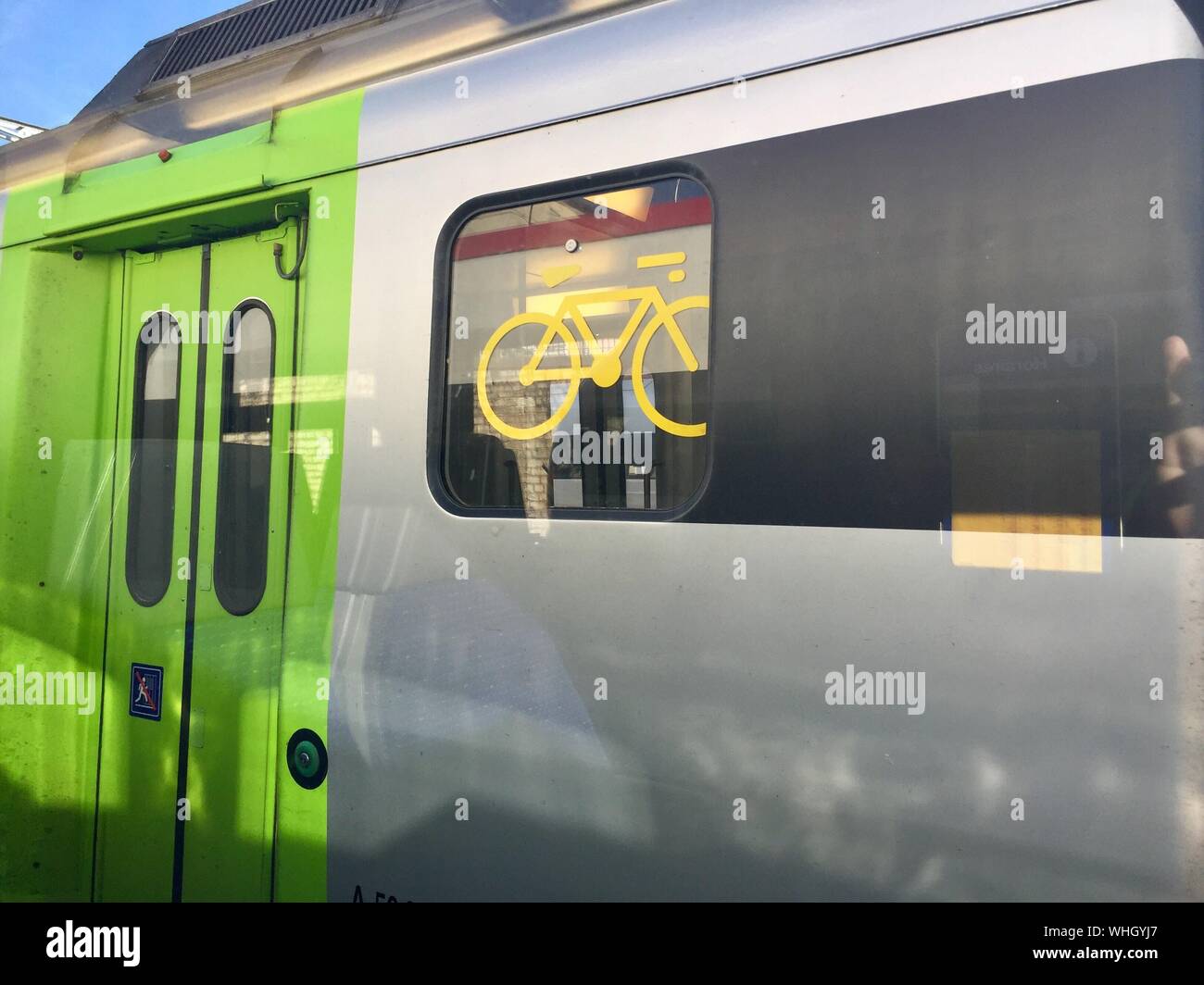 Train symbol hi-res stock photography and images - Alamy
