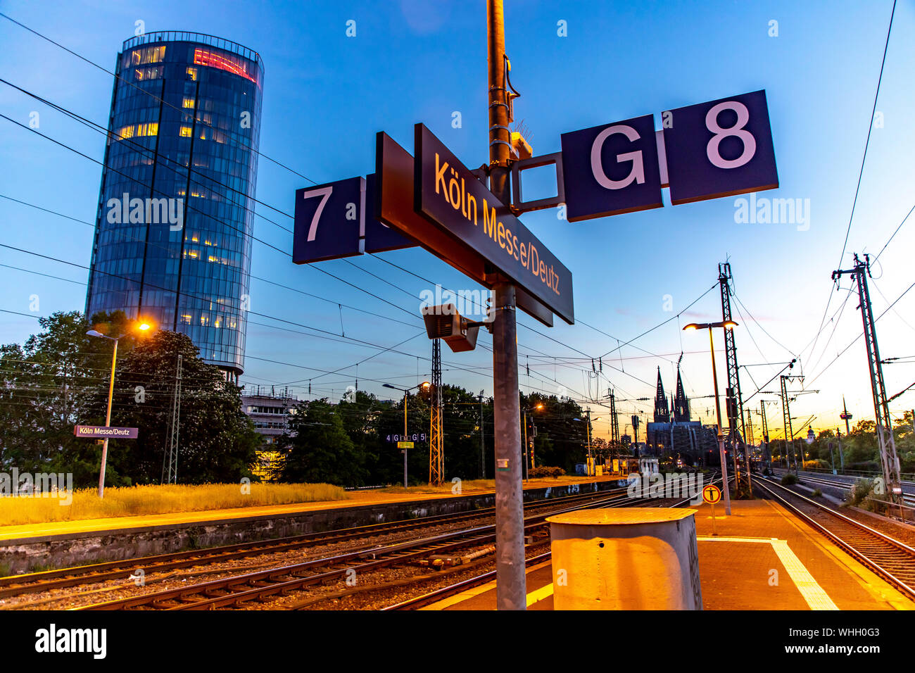 Cologne Deutz station, platform, Cologne Triangle skyscraper, Germany ...