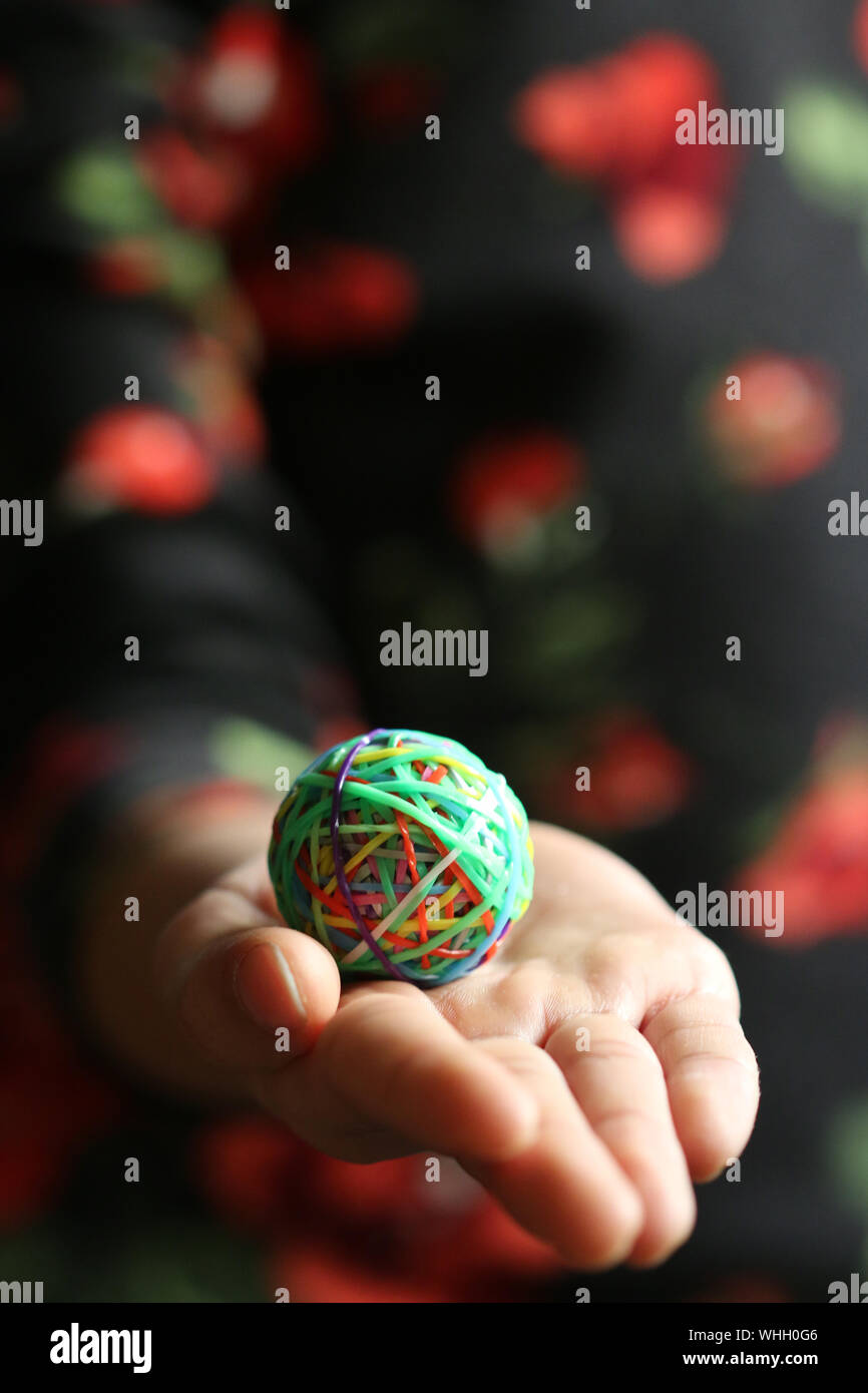 A Girl looms rainbow loom Stock Photo - Alamy