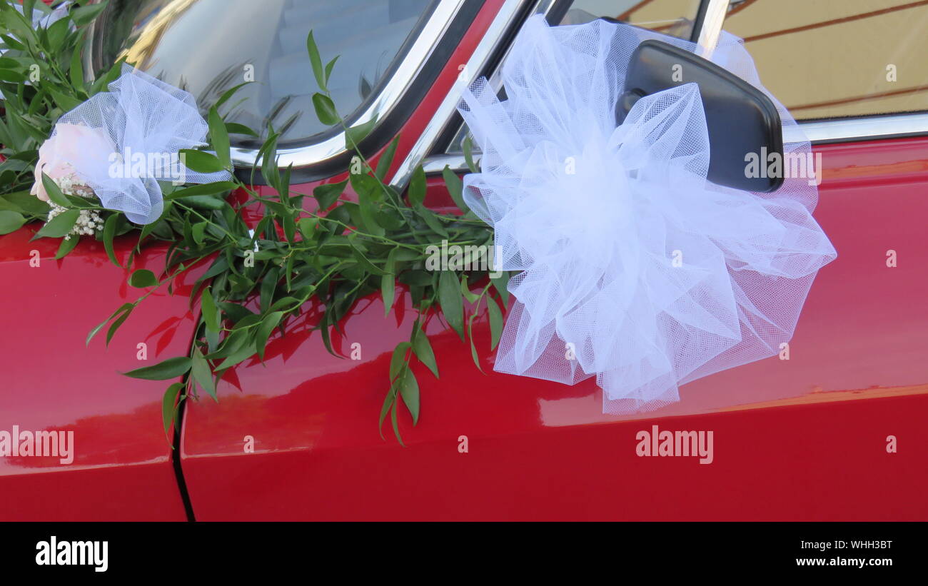 Red Wedding Car High Resolution Stock Photography and Images - Alamy
