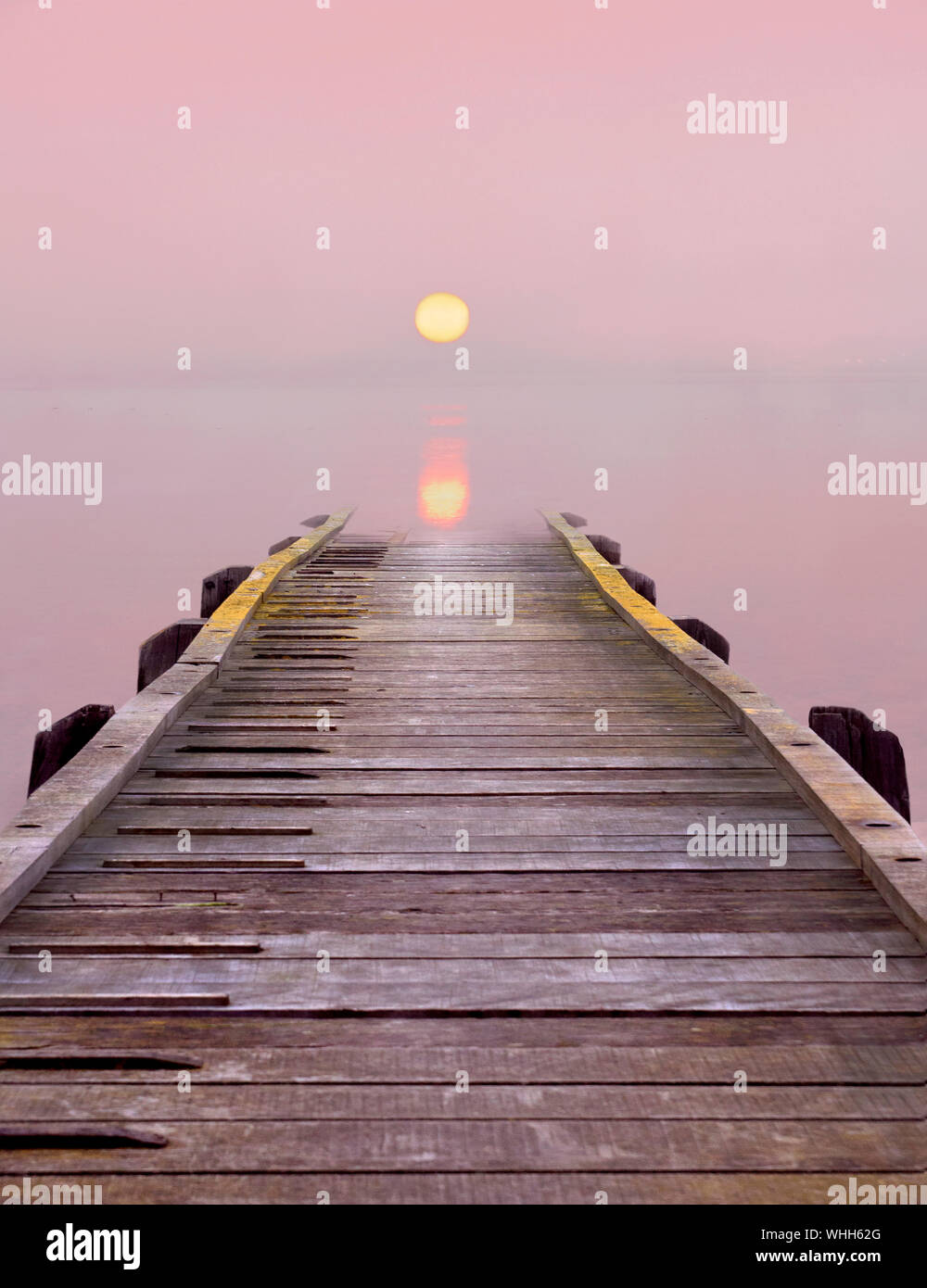 Purple haze pier over water hi-res stock photography and images - Alamy