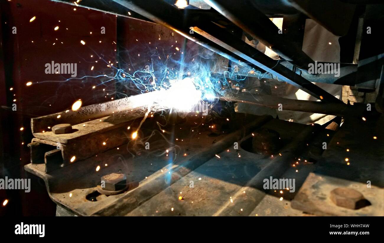 Welding sparks hi-res stock photography and images - Alamy