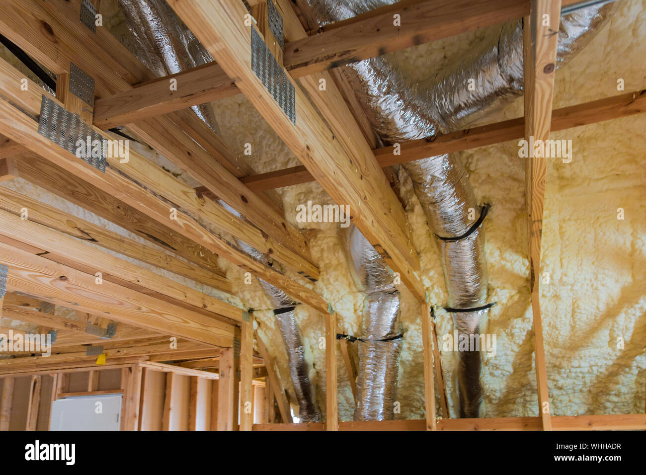 Installation system air conditioner ventilation in a frame house ...