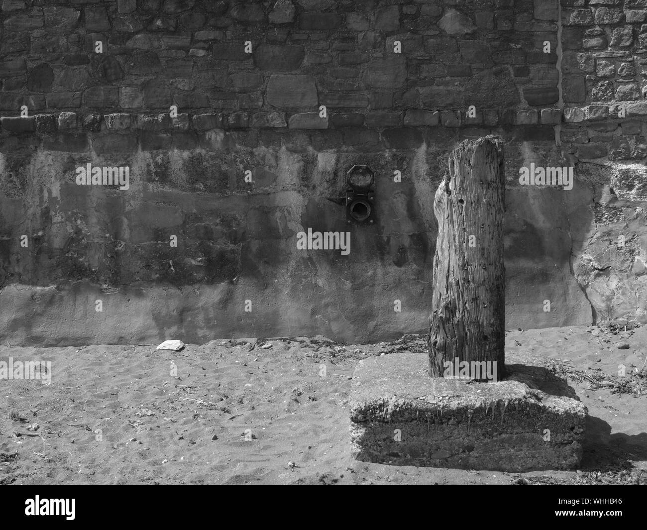 Wood wall damaged hi-res stock photography and images - Alamy