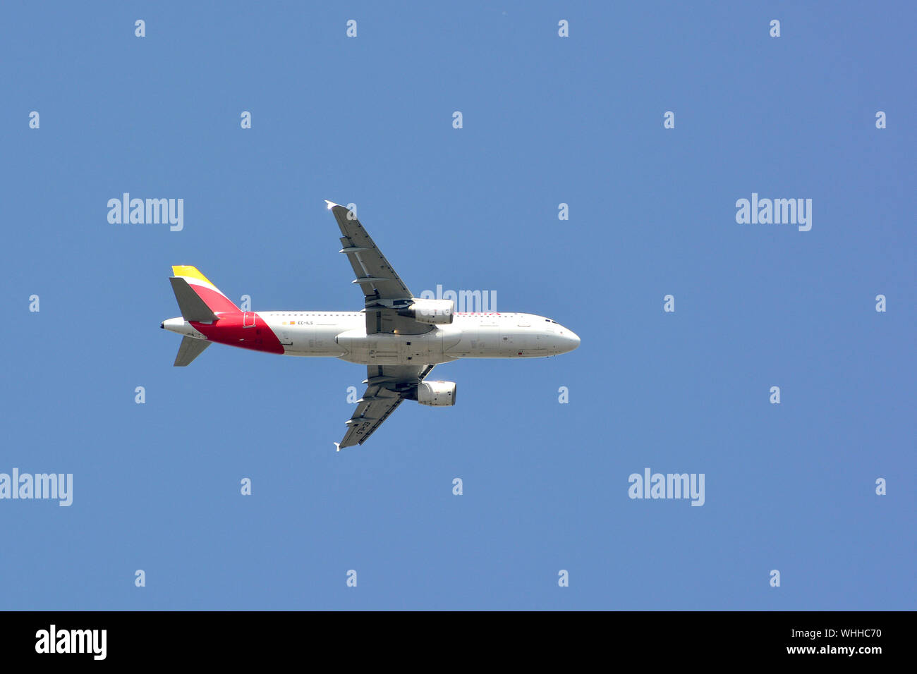 Iberia Airlines (is the flag carrier airline of Spain), Airbus A320-214 ...