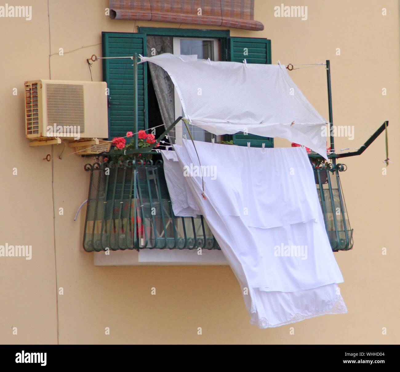 Hanging balcony hi-res stock photography and images - Alamy