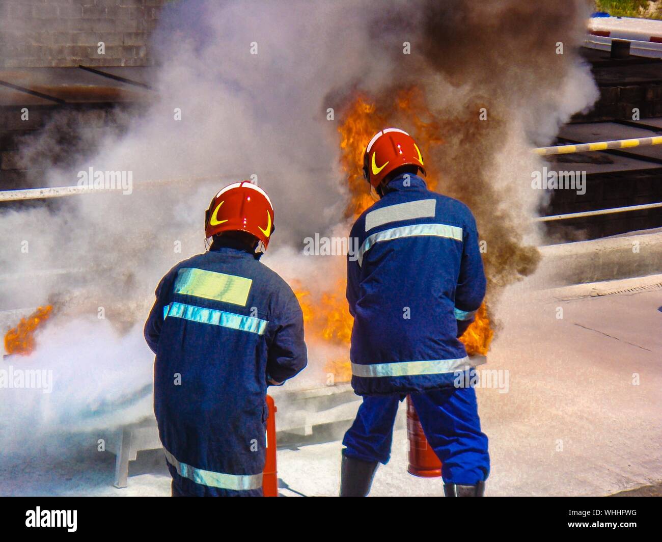 Extinguish fire hi-res stock photography and images - Alamy