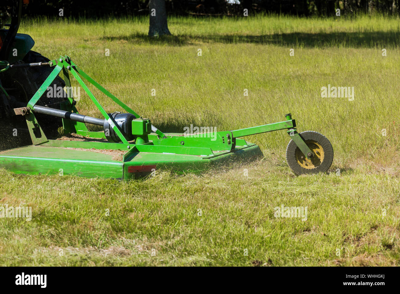 Lawn mower cutting grass gardening hi-res stock photography and images ...