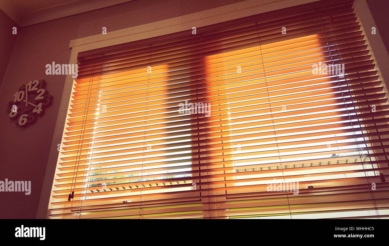 Sunlight streaming through blinds hi-res stock photography and images ...