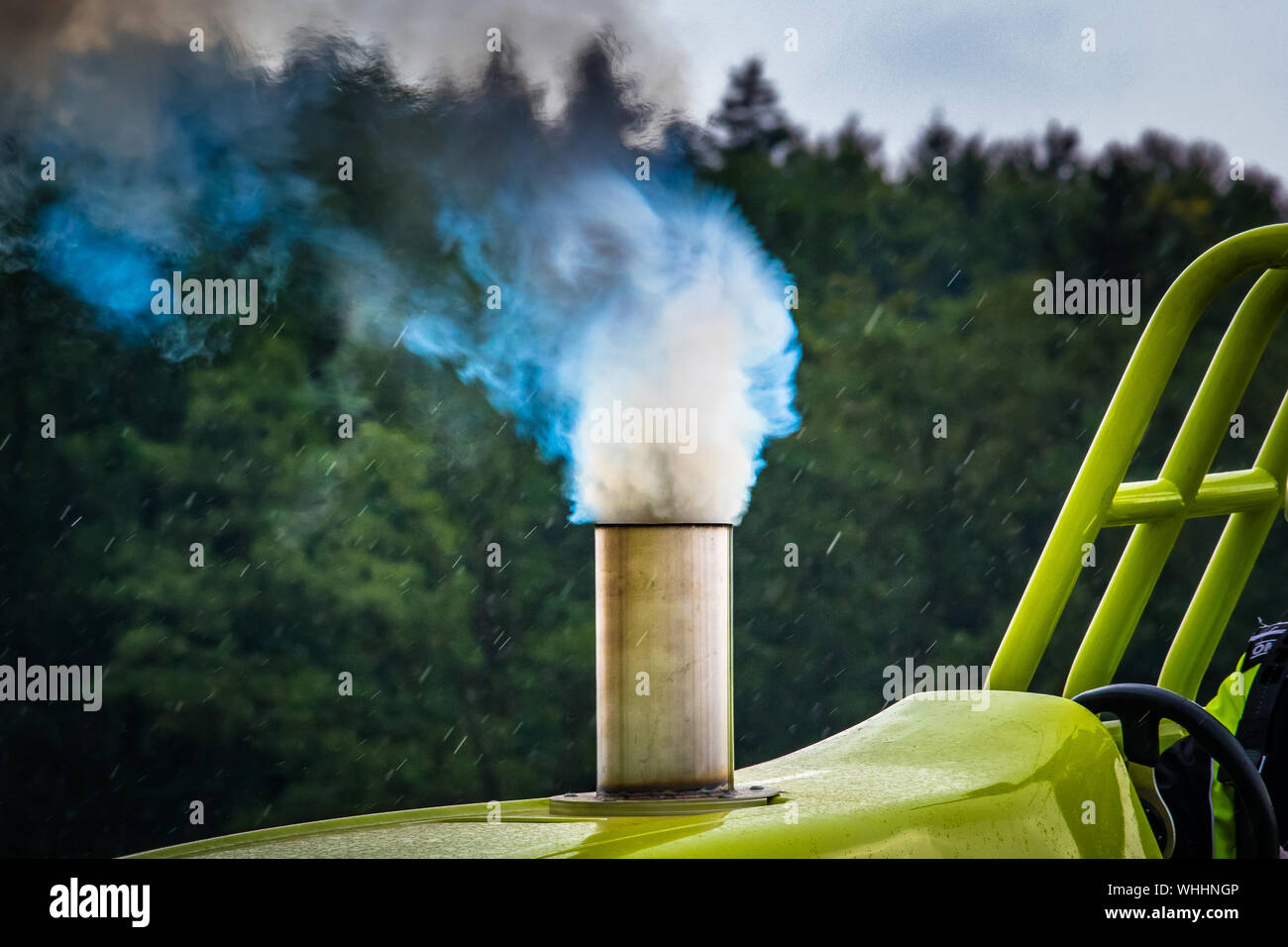 Vehicle pollution smoke hi-res stock photography and images - Alamy