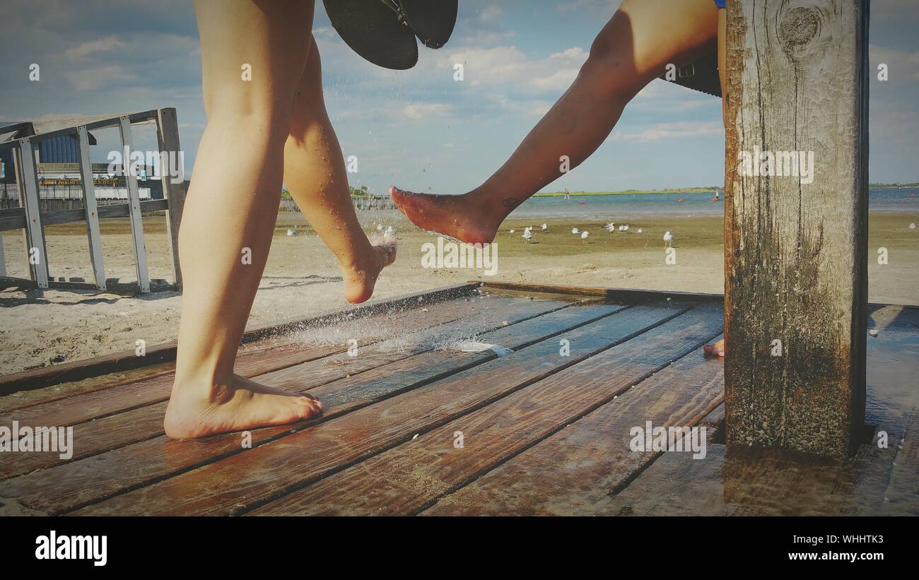 Leg washing hi-res stock photography and images - Alamy