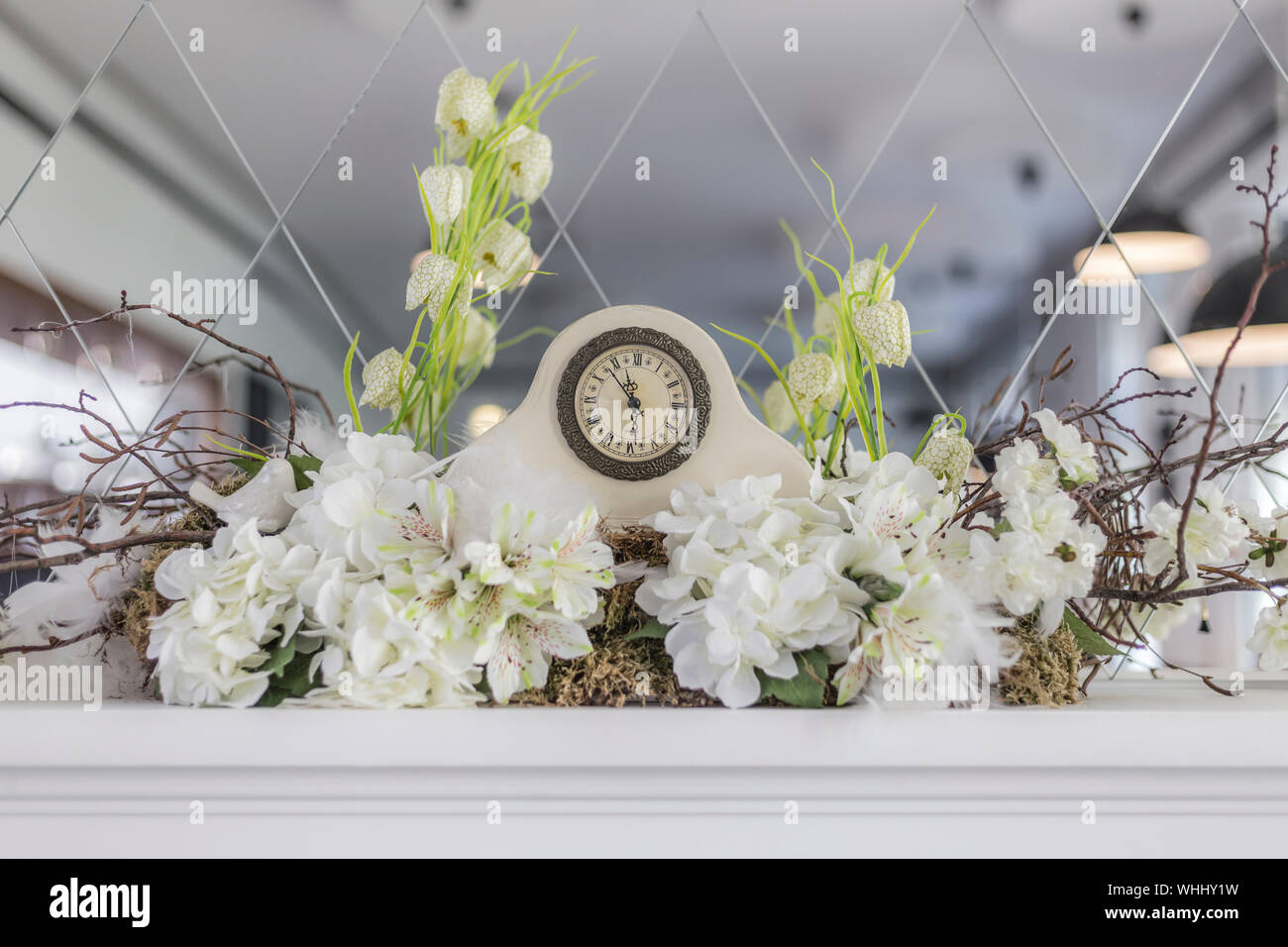 Clock flowers hi-res stock photography and images - Alamy