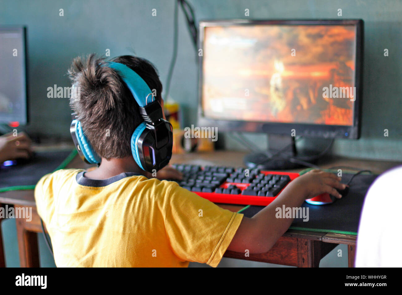 Playing computer hi-res stock photography and images - Alamy