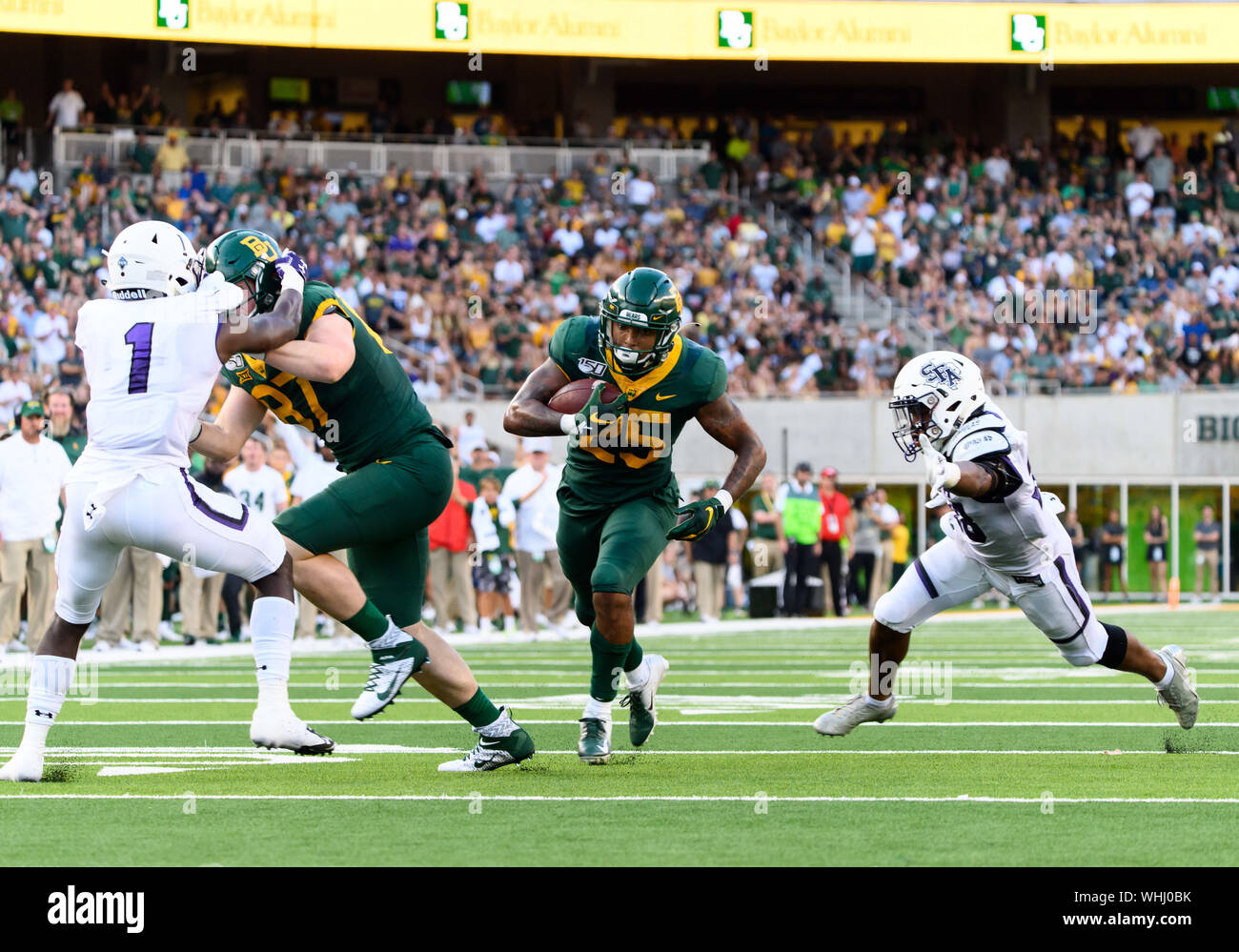 August 31 2019: Baylor Bears running back Trestan Ebner (25) rushes the ...