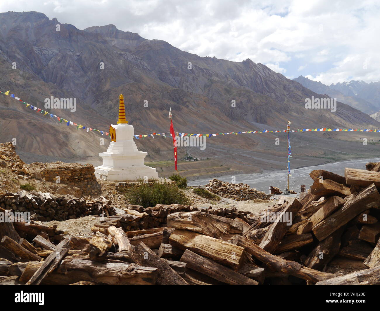 Log temple hi-res stock photography and images - Alamy