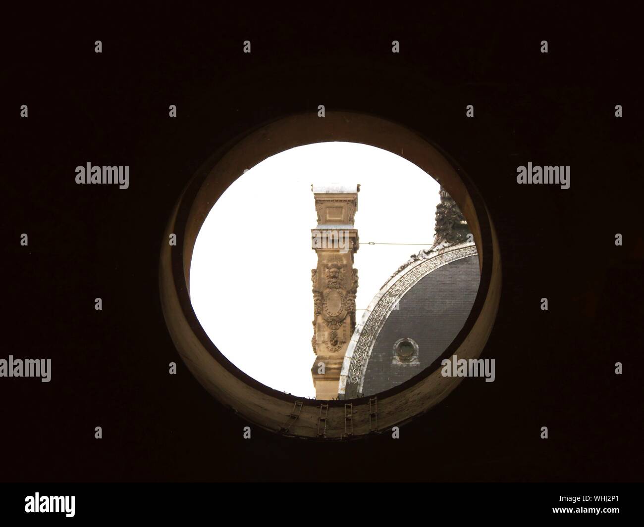 Column window hi-res stock photography and images - Alamy