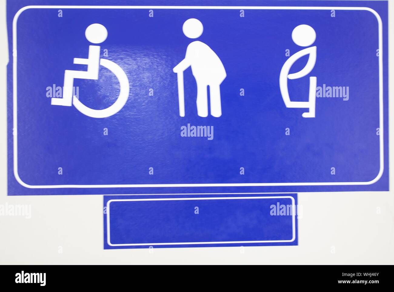 Signs wheelchair hi-res stock photography and images - Alamy