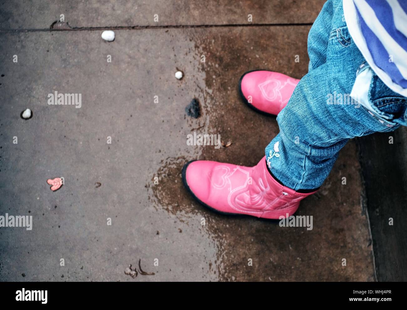 Girls on pavement hi-res stock photography and images - Alamy