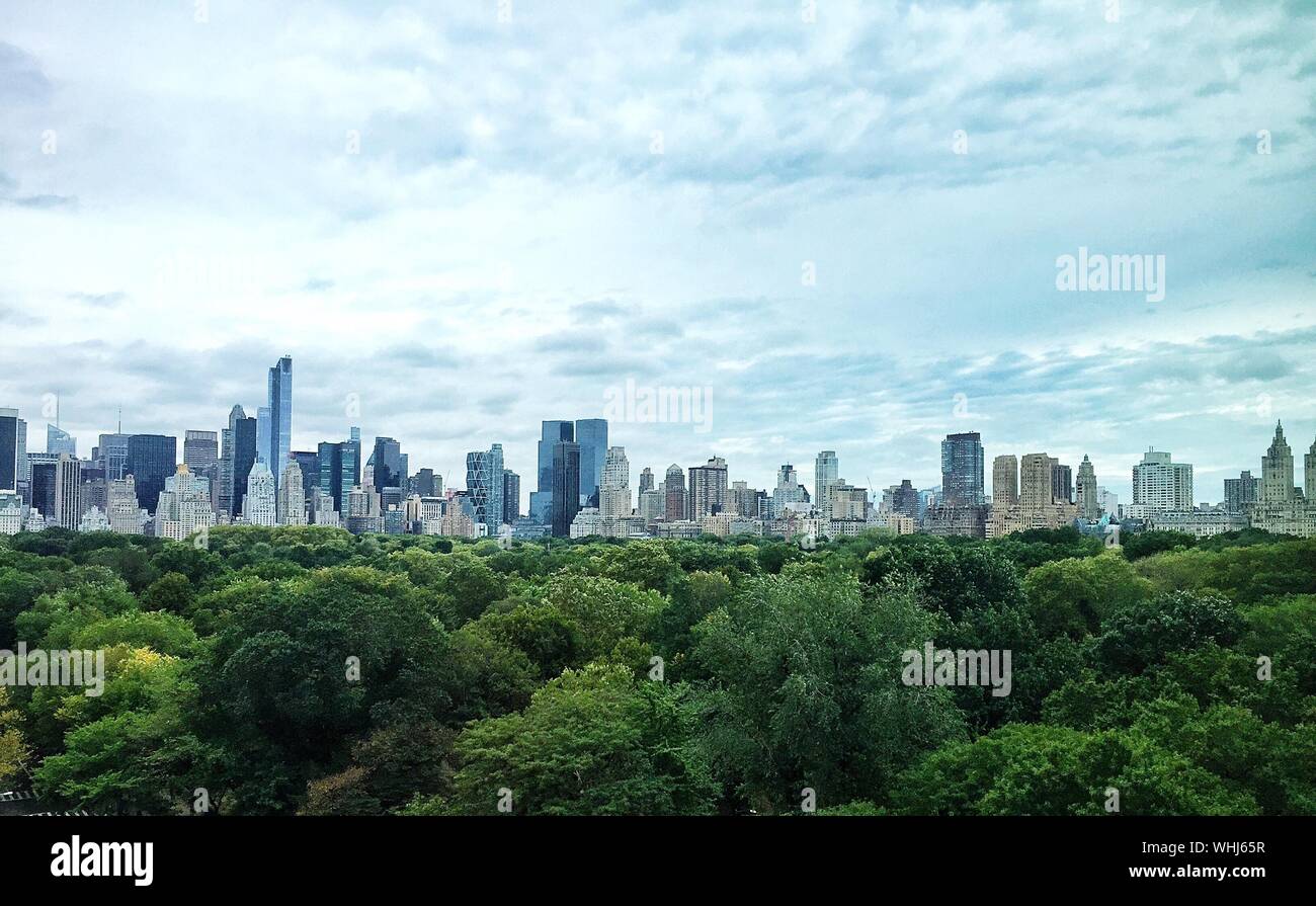 Central green space hi-res stock photography and images - Alamy