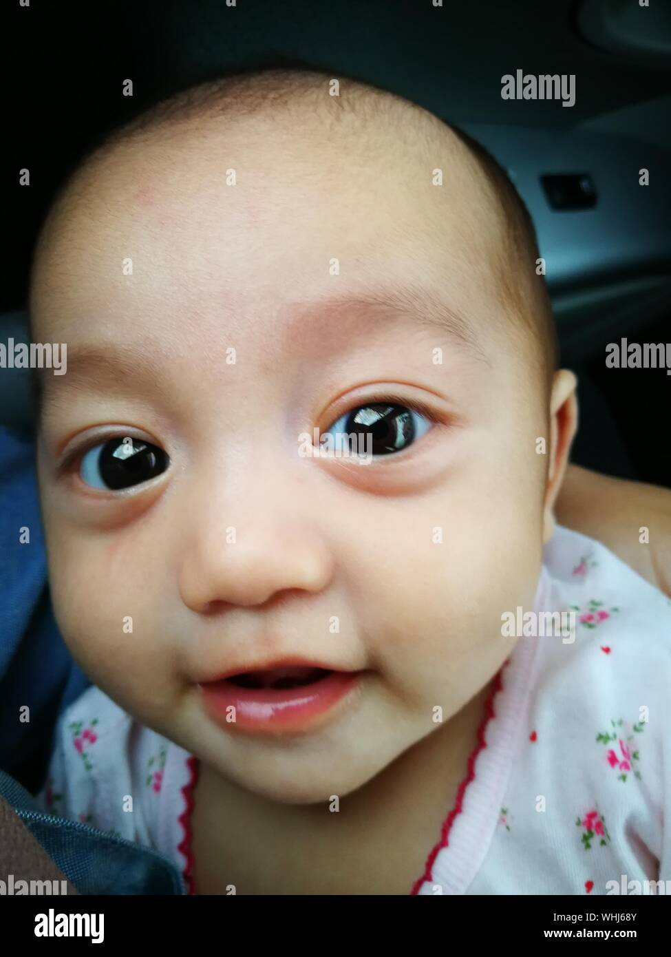 Car with baby hi-res stock photography and images - Alamy