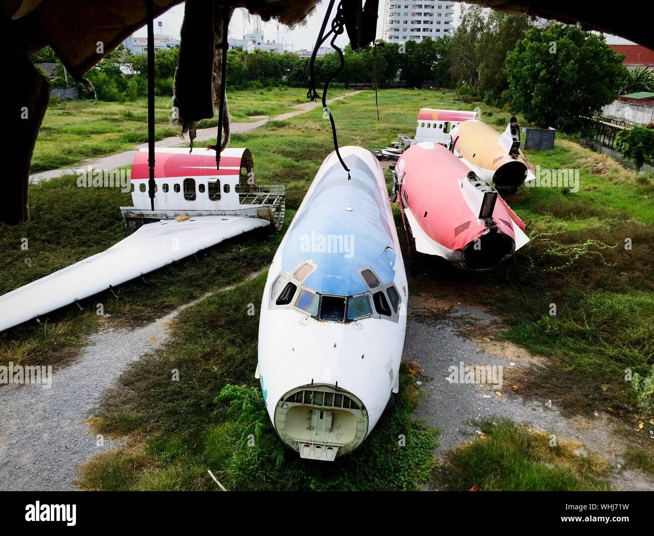 Abandoned aeroplane hi-res stock photography and images - Alamy
