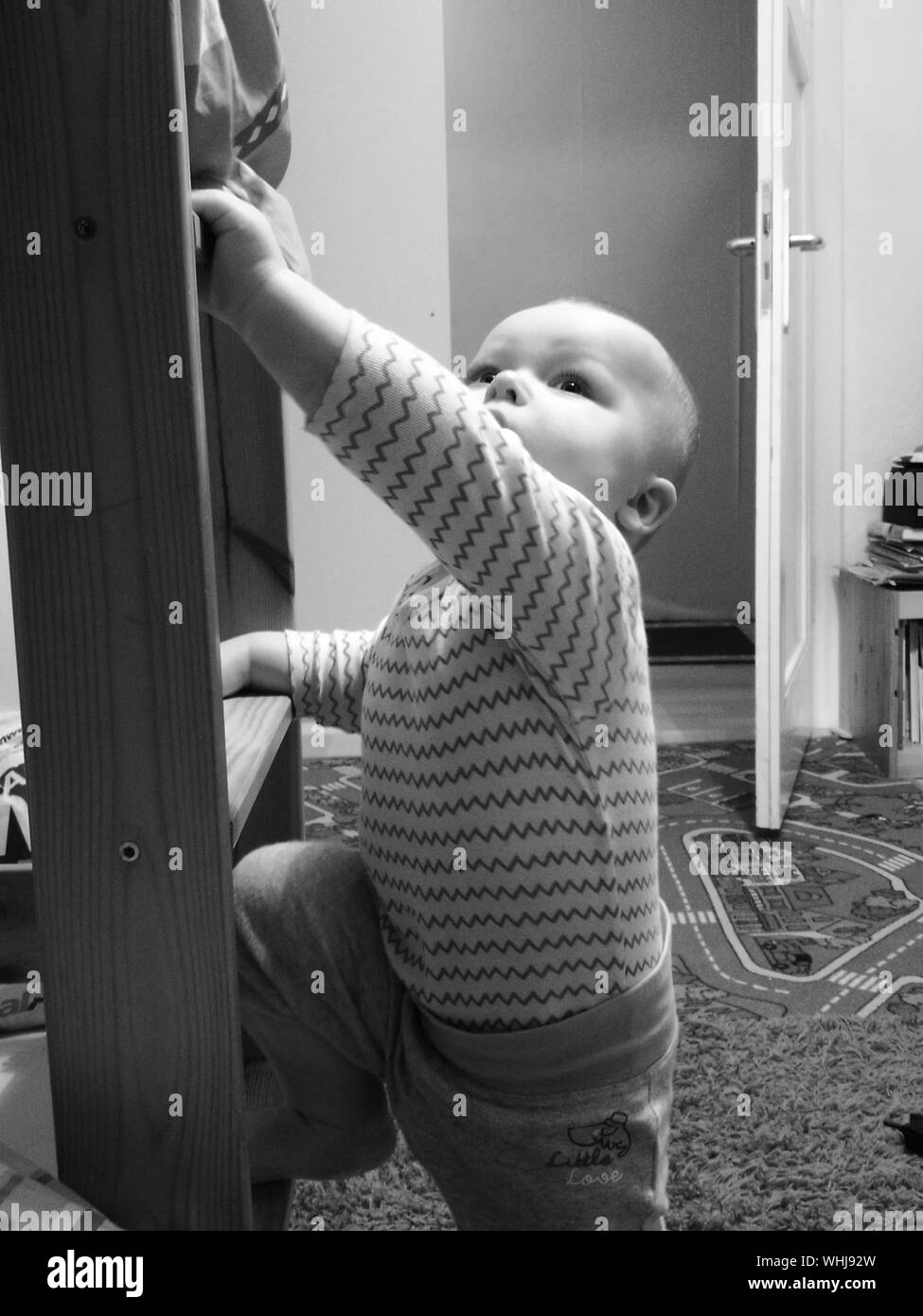 Baby climbing hi-res stock photography and images - Alamy