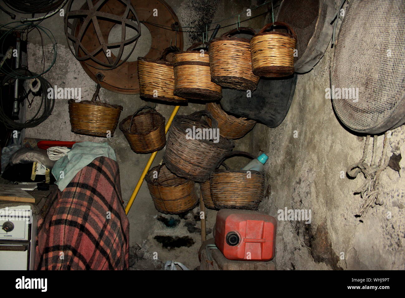 Hanging containers hi-res stock photography and images - Alamy