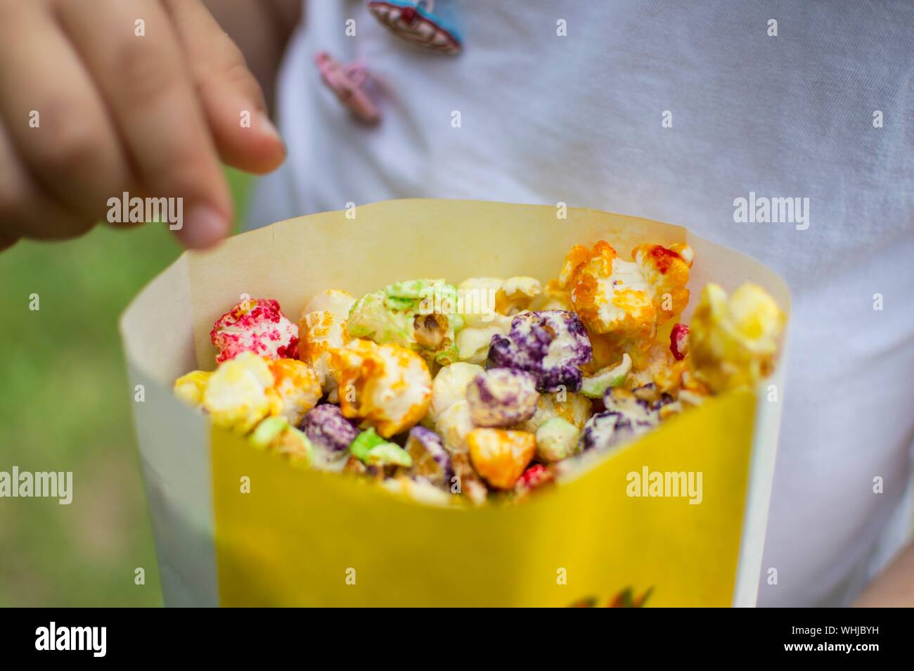 Snacking hi-res stock photography and images - Alamy