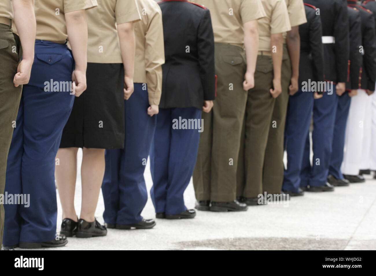 Row army soldiers hi-res stock photography and images - Alamy