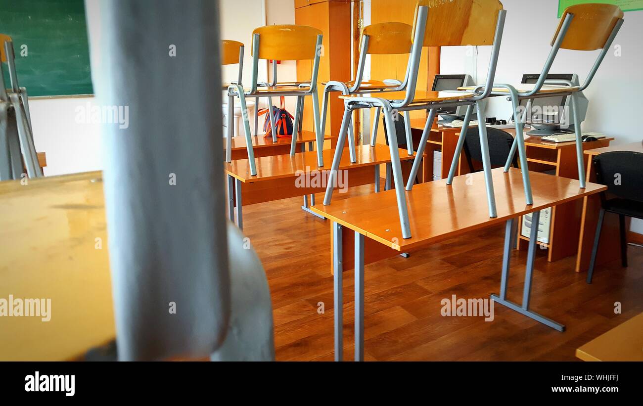 Row desk desks hi-res stock photography and images - Alamy