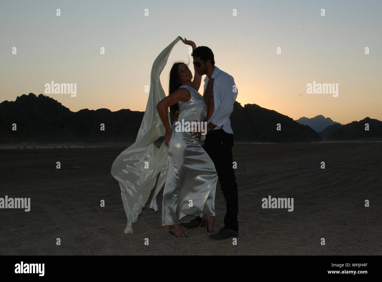 Two young man standing desert hi-res stock photography and images - Alamy