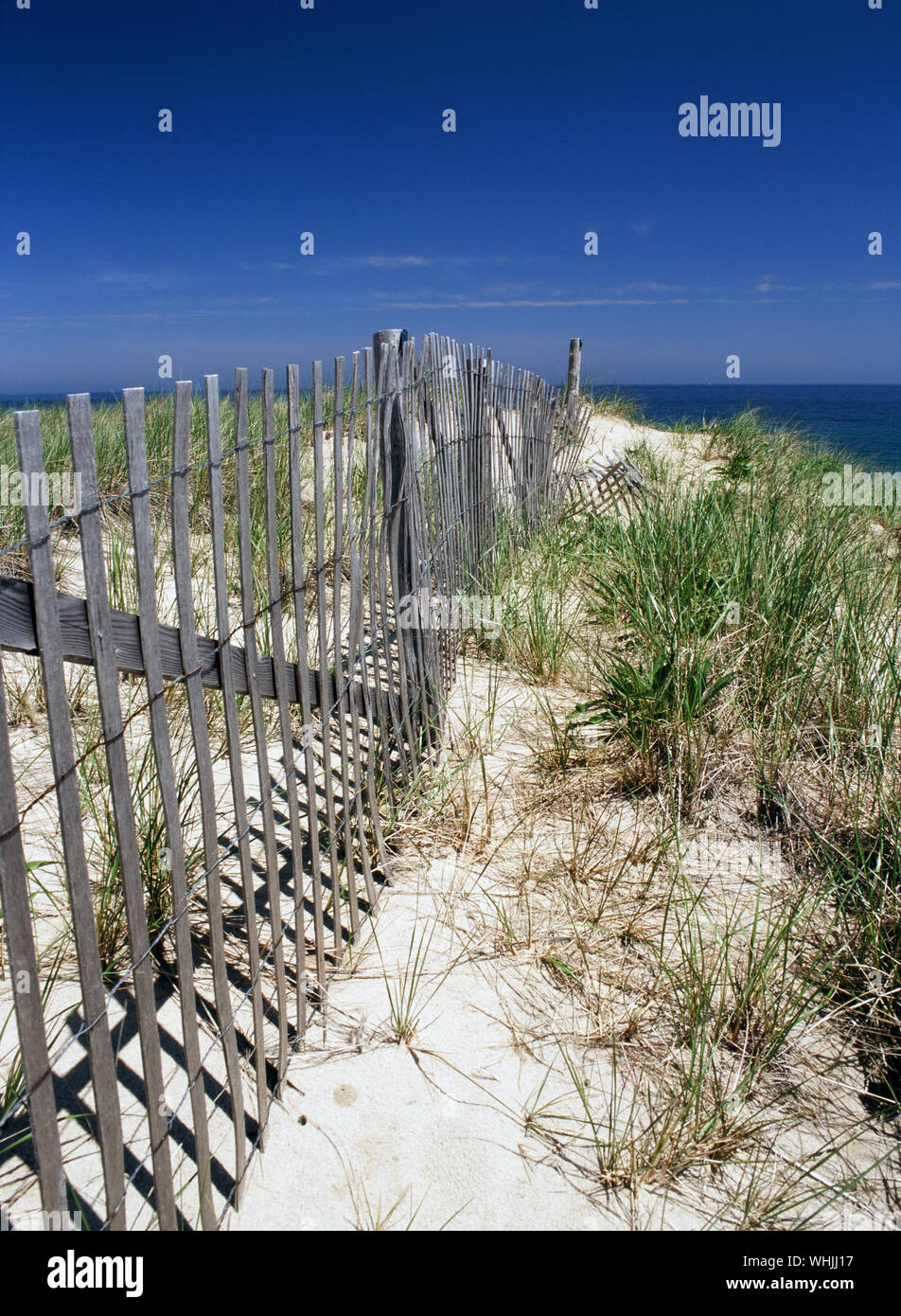 Beach dune fencing hi-res stock photography and images - Alamy