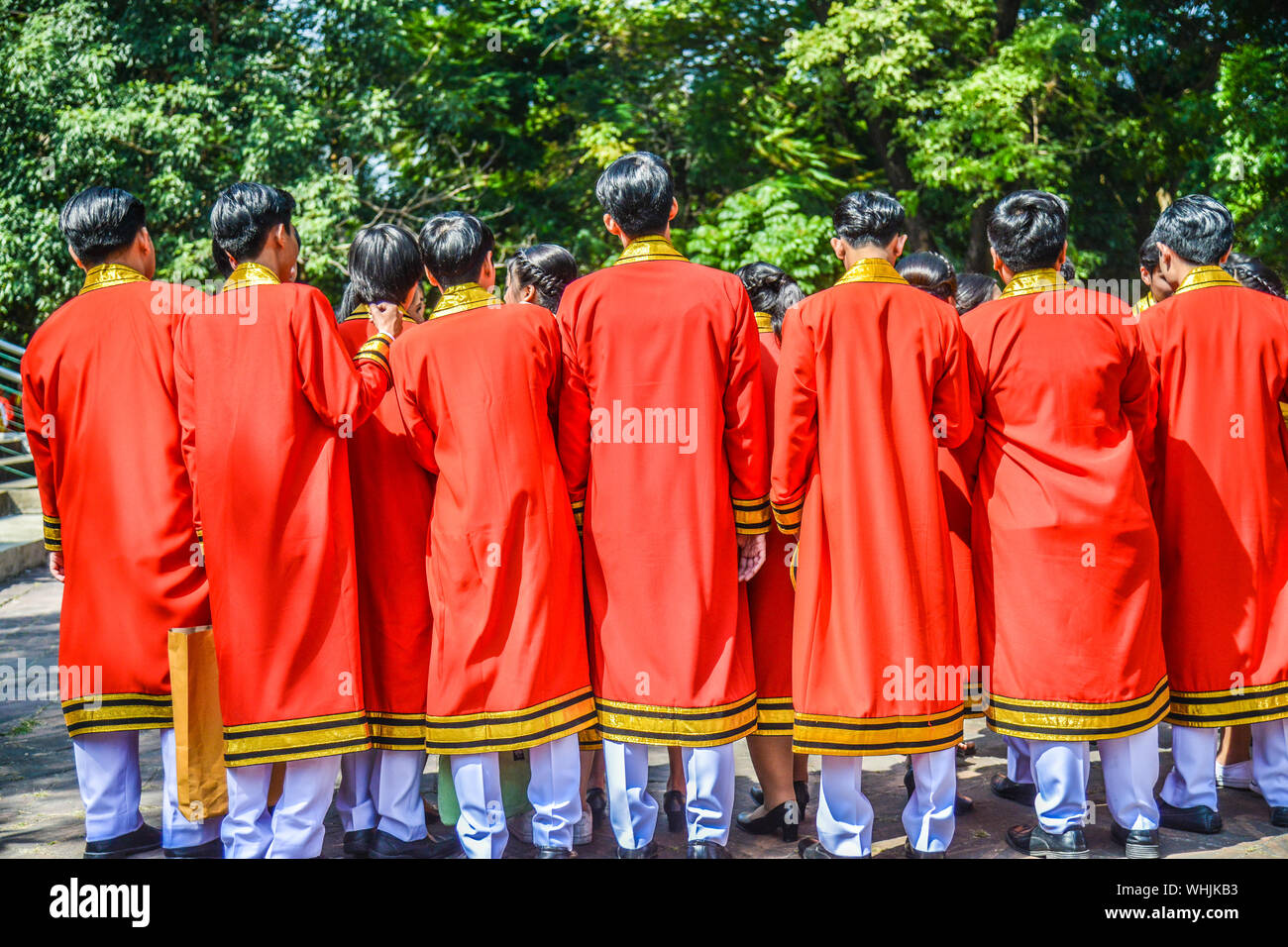 Traditional clothing men hi-res stock photography and images - Alamy