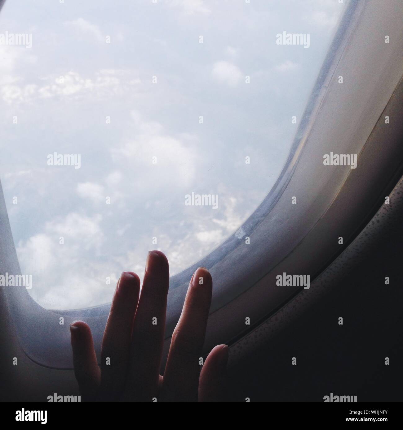 Human hand on airplane window hi-res stock photography and images - Alamy