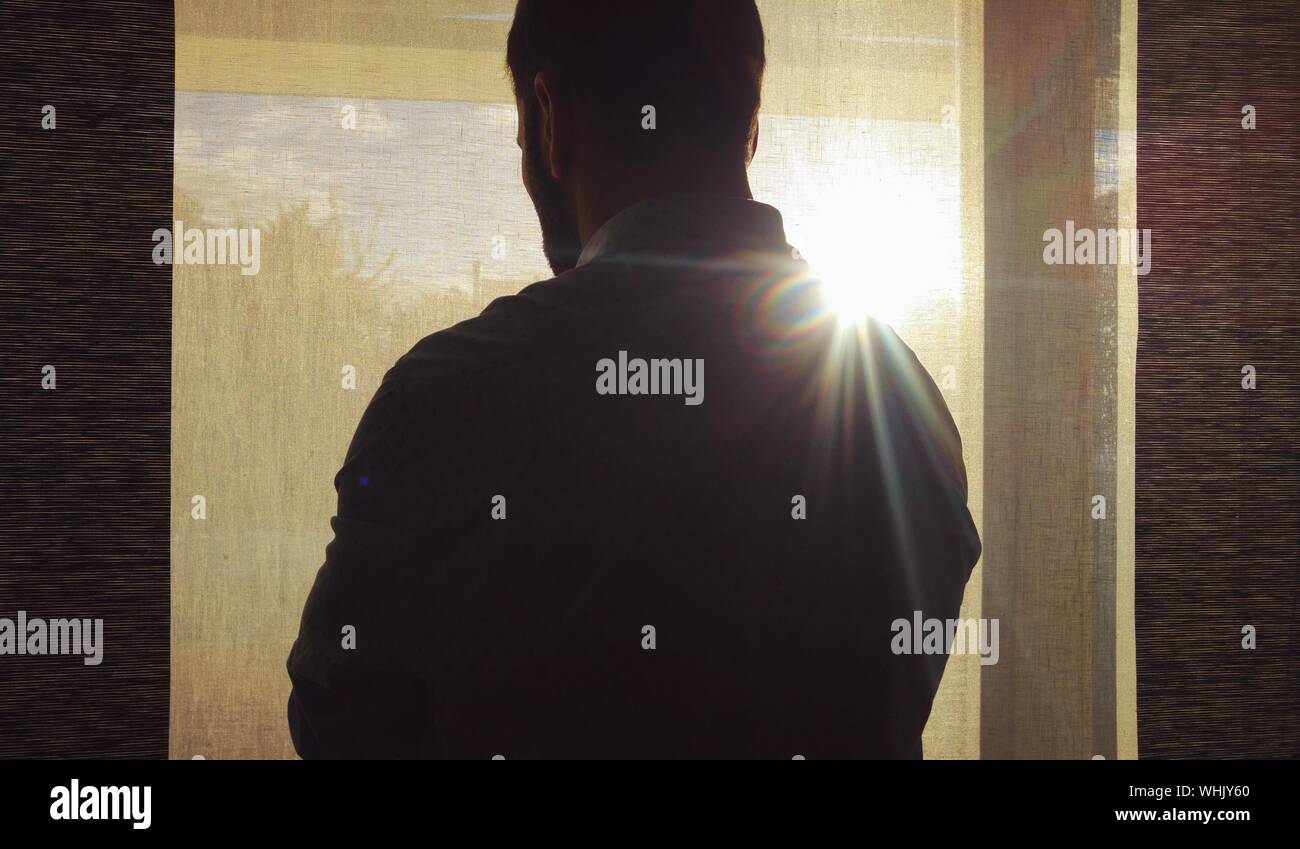 Man Hanging Curtain Stock Photos & Man Hanging Curtain Stock Images - Alamy