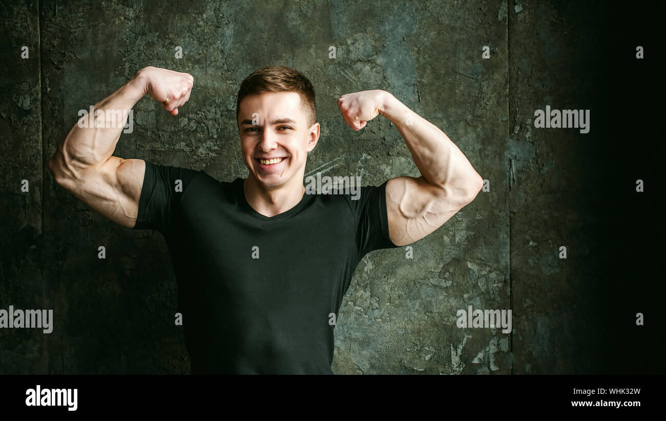 Muscular man flexing camera hi-res stock photography and images - Alamy
