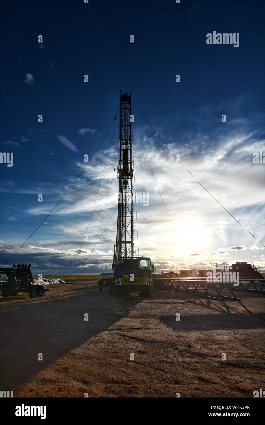 Urban oil well hi-res stock photography and images - Alamy