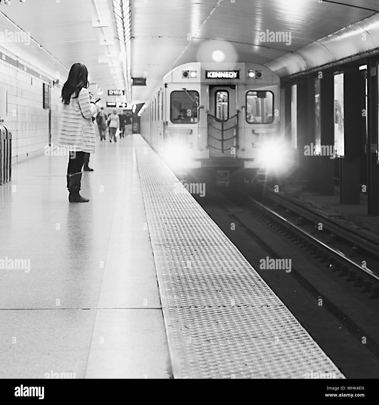Subway train at platform toronto hi-res stock photography and images ...