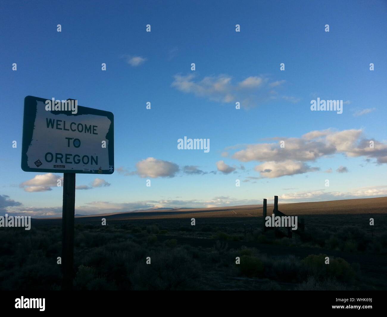 Welcome road hi-res stock photography and images - Alamy