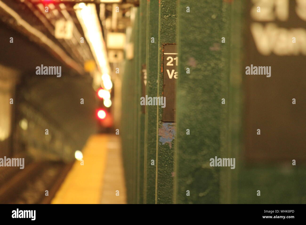 Station columns hi-res stock photography and images - Alamy