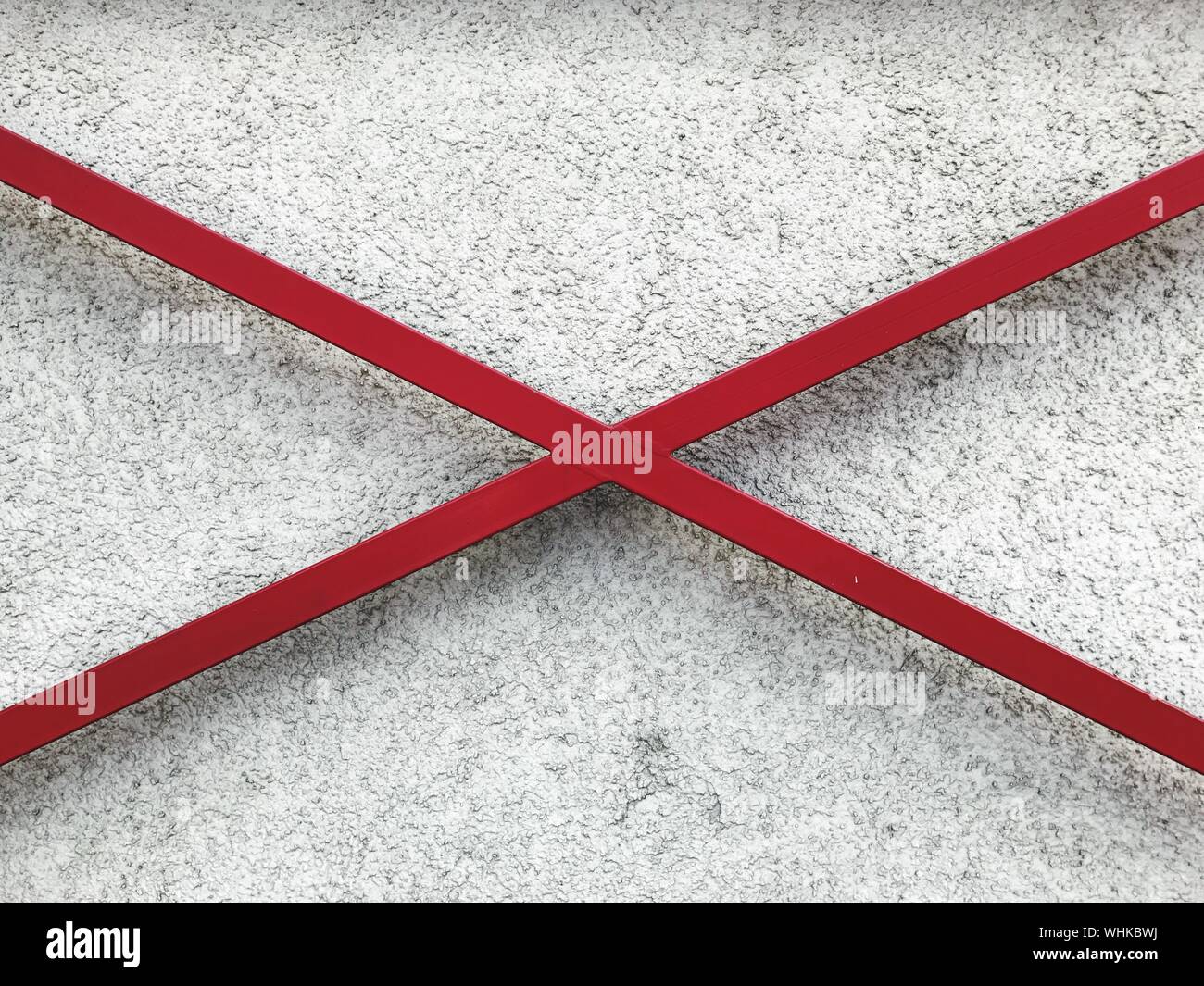 Red white cross hi-res stock photography and images - Alamy