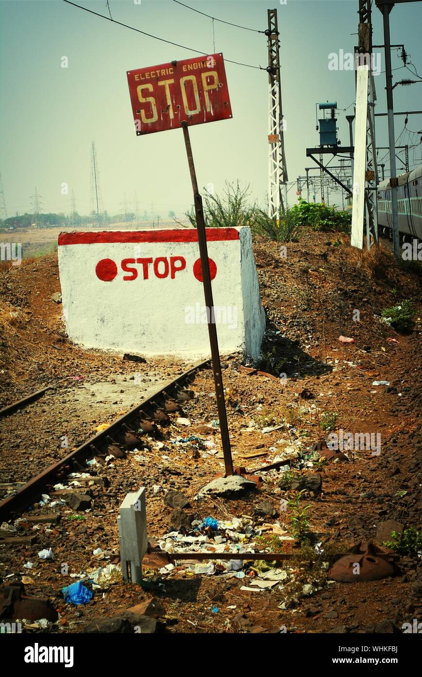 Stop sign track train hi-res stock photography and images - Alamy