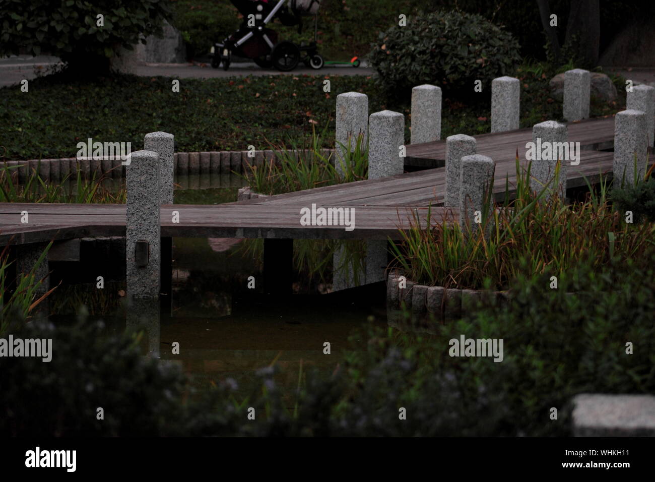 Pond boardwalk hi-res stock photography and images - Alamy
