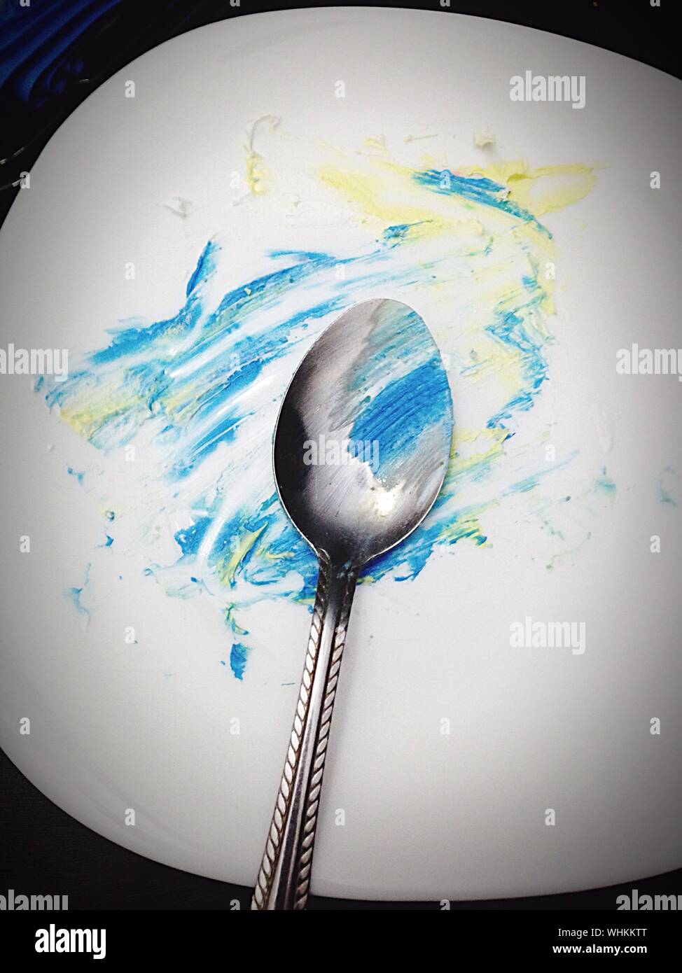 Empty cake plate hi-res stock photography and images - Alamy