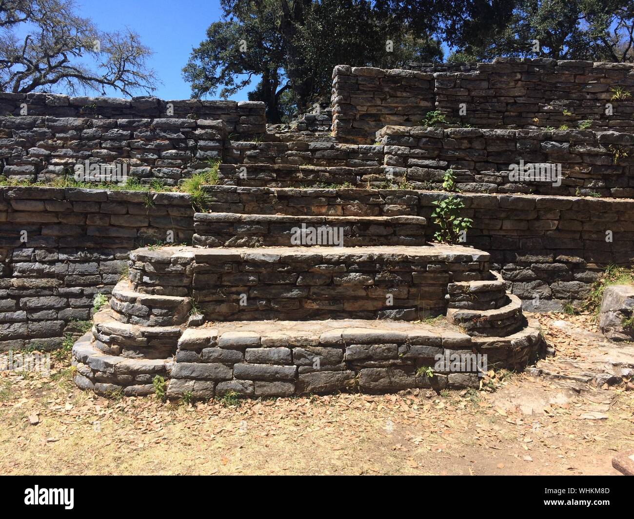 Old wall ruins hi-res stock photography and images - Alamy