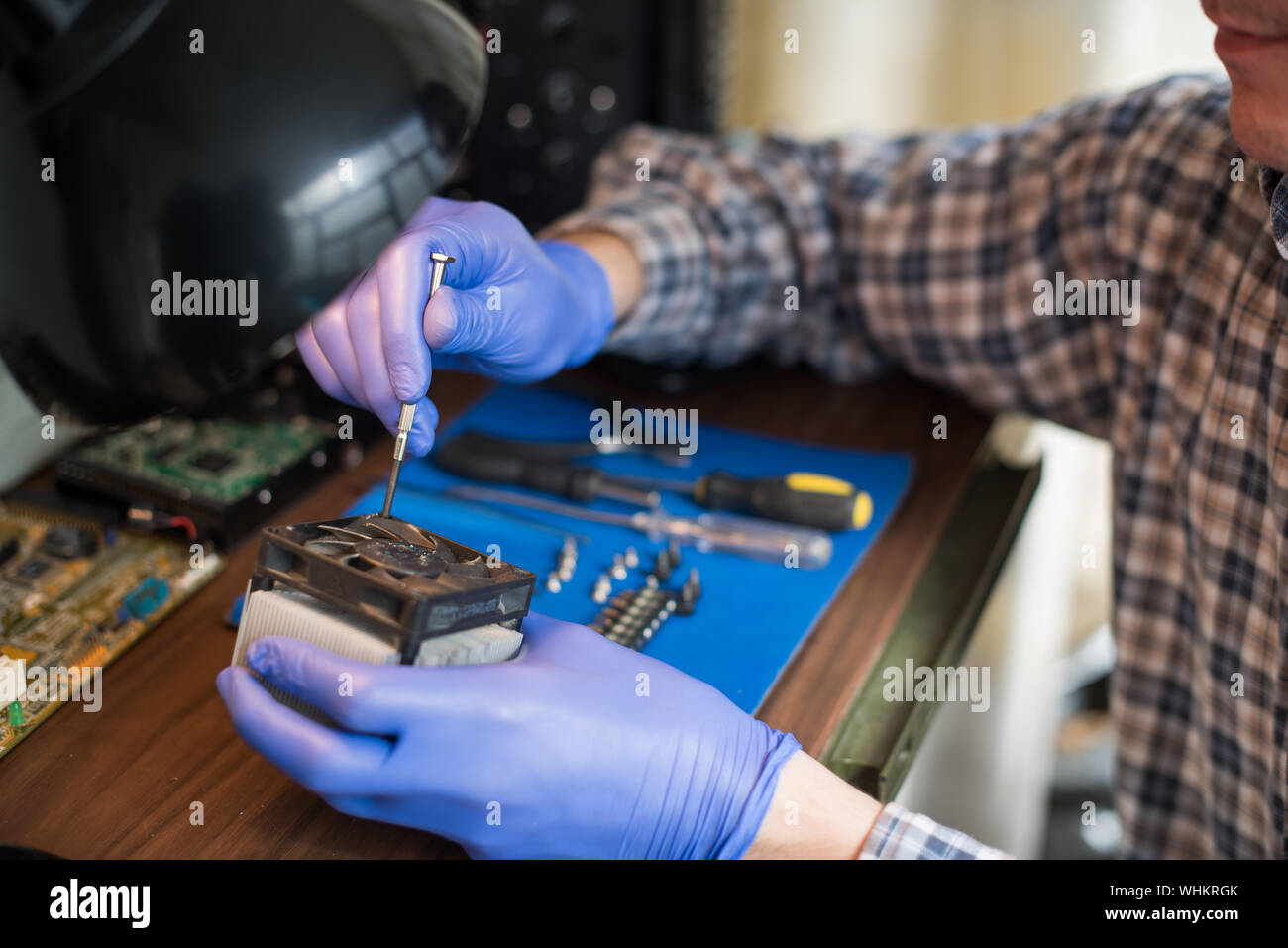 Repairing computer hi-res stock photography and images - Alamy