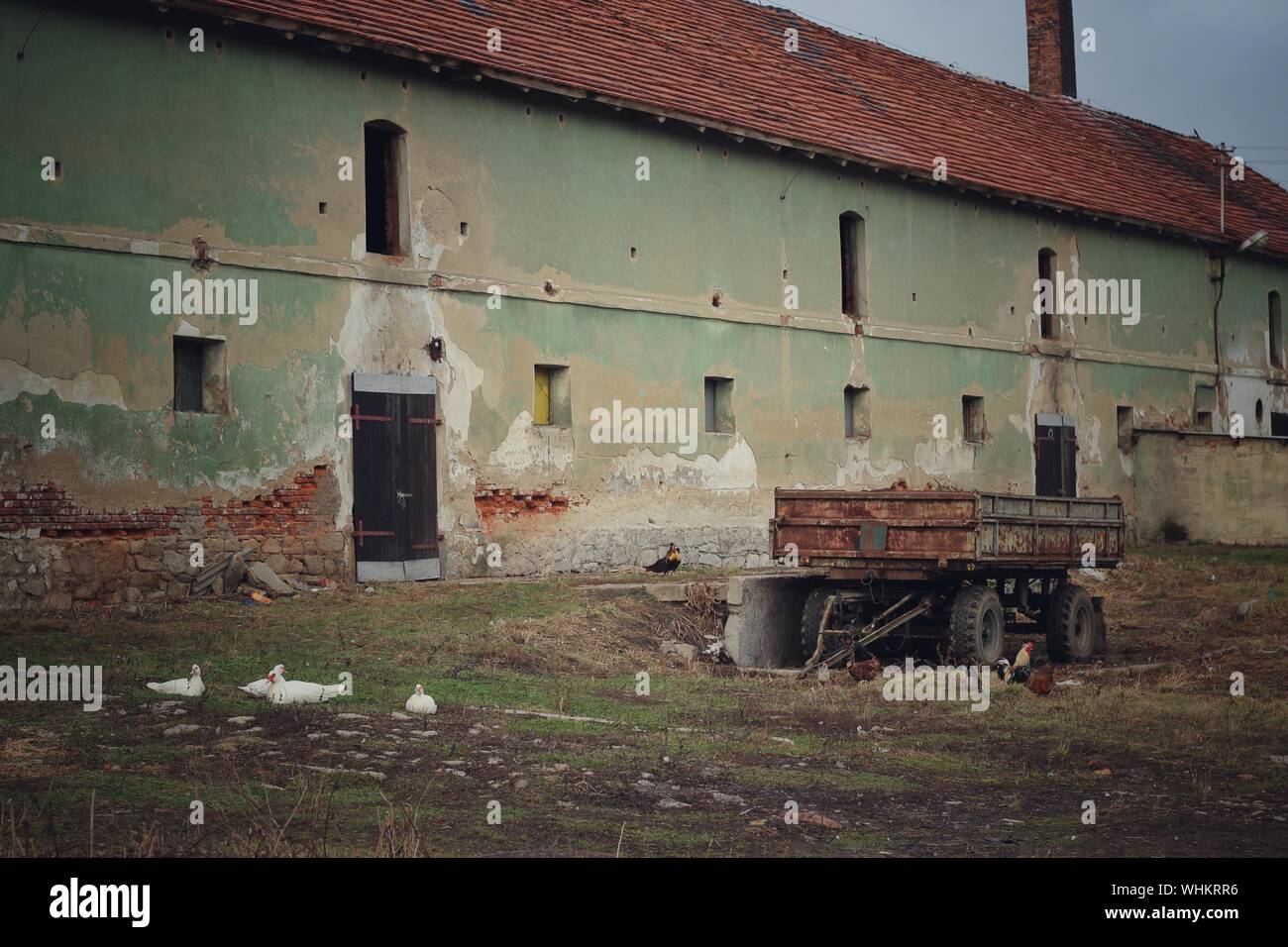 Abandoned farm structure hi-res stock photography and images - Alamy