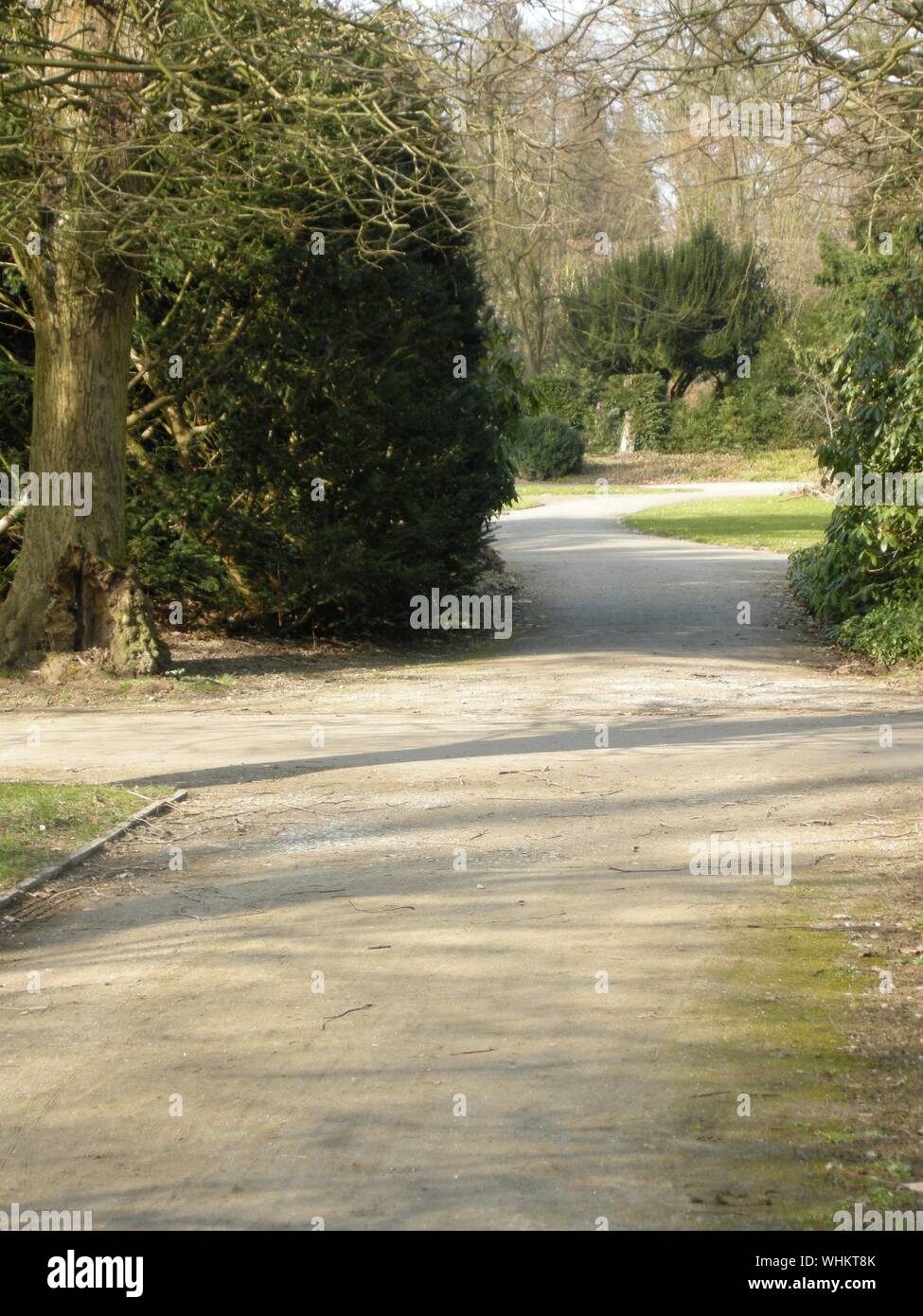 Empty pathway hi-res stock photography and images - Alamy